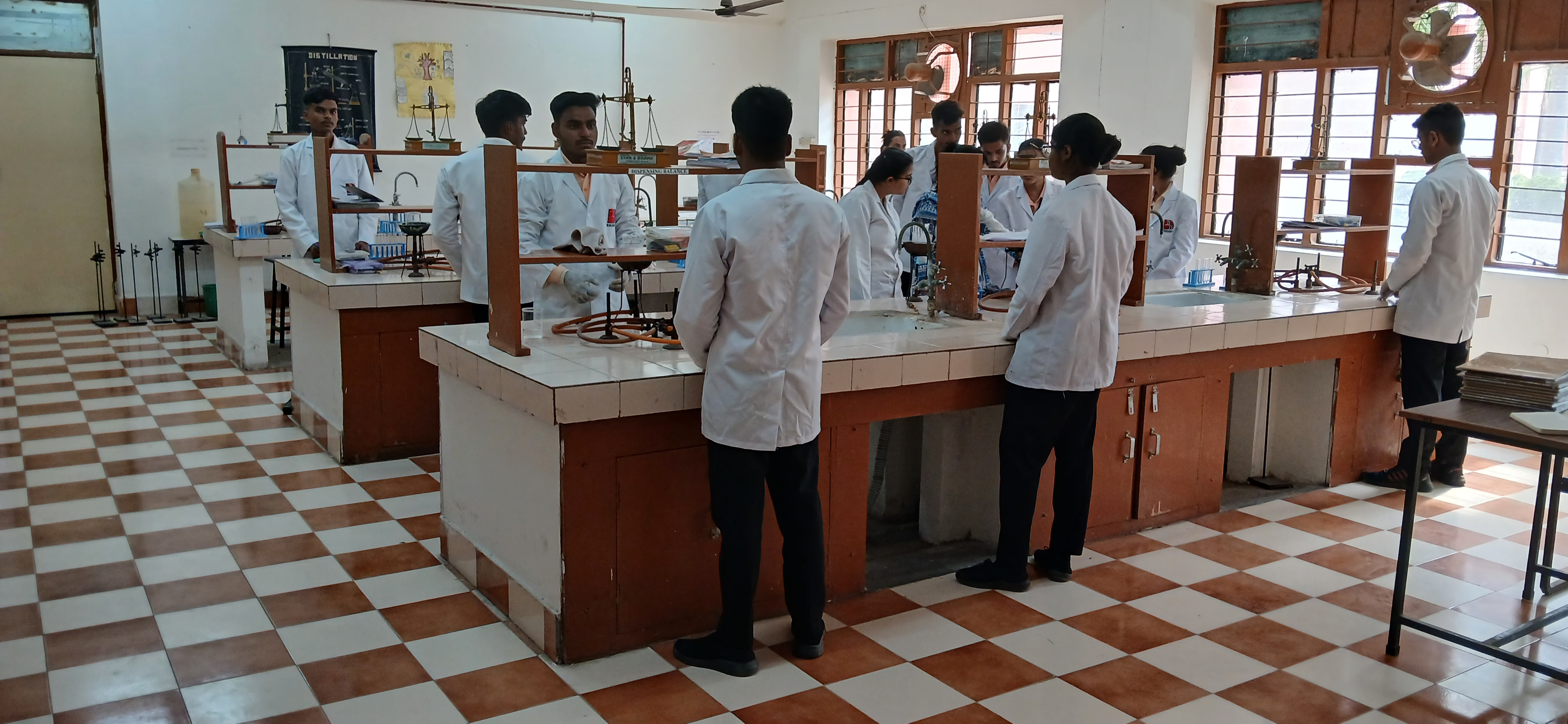 Pharmacy BBDNIIT Lab Gallery